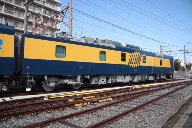 JR西日本の新型事業用車「DEC741」公開 クモヤ443「拡大版」の総合検測車 | 鉄道ニュース【鉄道プレスネット】