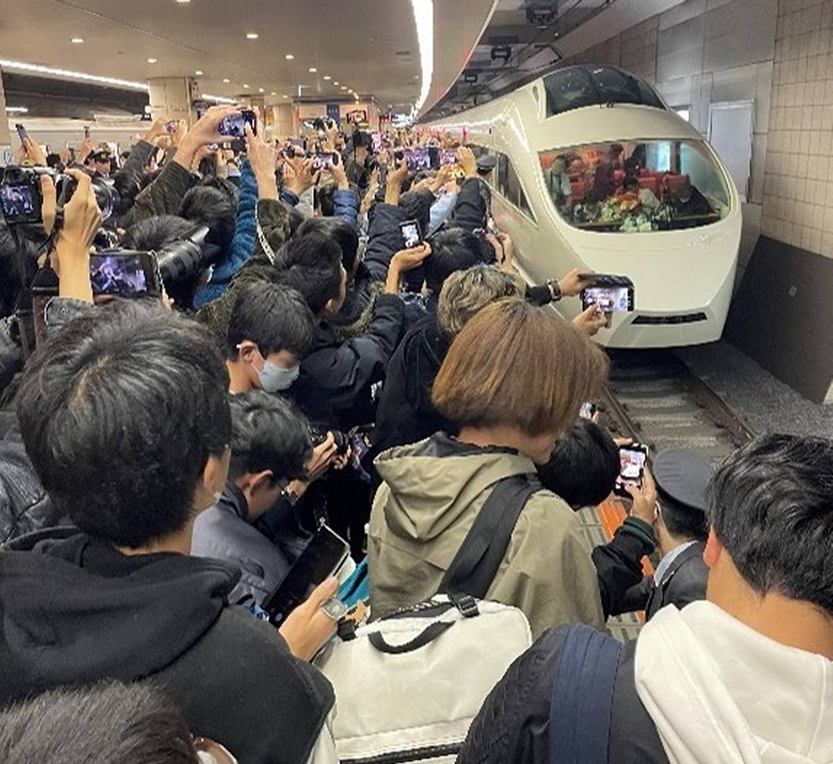 小田急「VSE」展望車1両がロマンスカーミュージアム展示に ほかの車両どうなる？ | 鉄道ニュース【鉄道プレスネット】